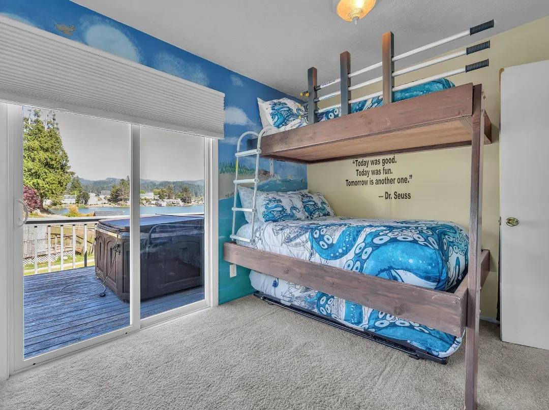 Hot Tub, Kayaks And Cozy Fire Pit - Charming Lakeside Haven - Neskowin, Oregon, OR