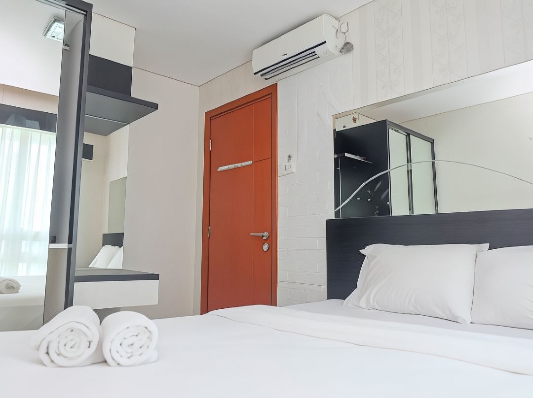 Comfort And Elegant 2br At Woodland Park Residence Apartment - Cawang