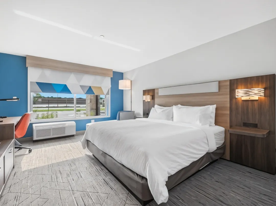 Holiday Inn Express & Suites Marinette - Door County, WI