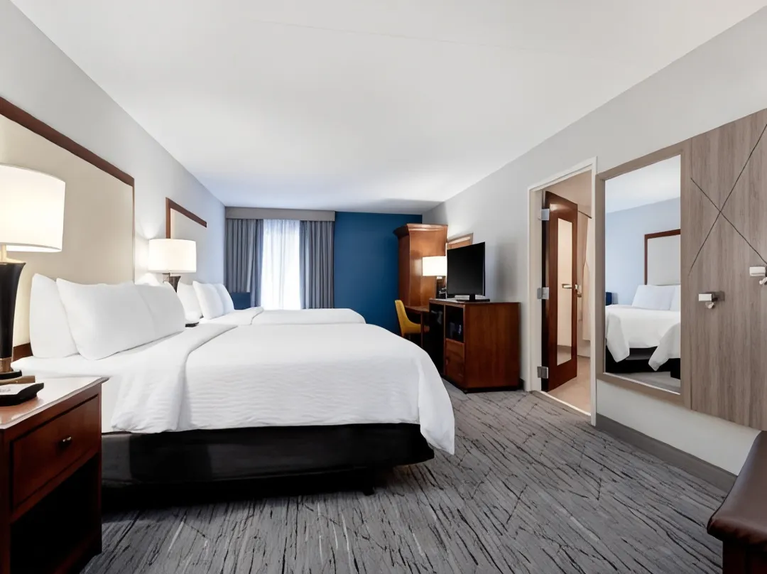Holiday Inn Express & Suites Cincinnati Riverfront - Covington, KY