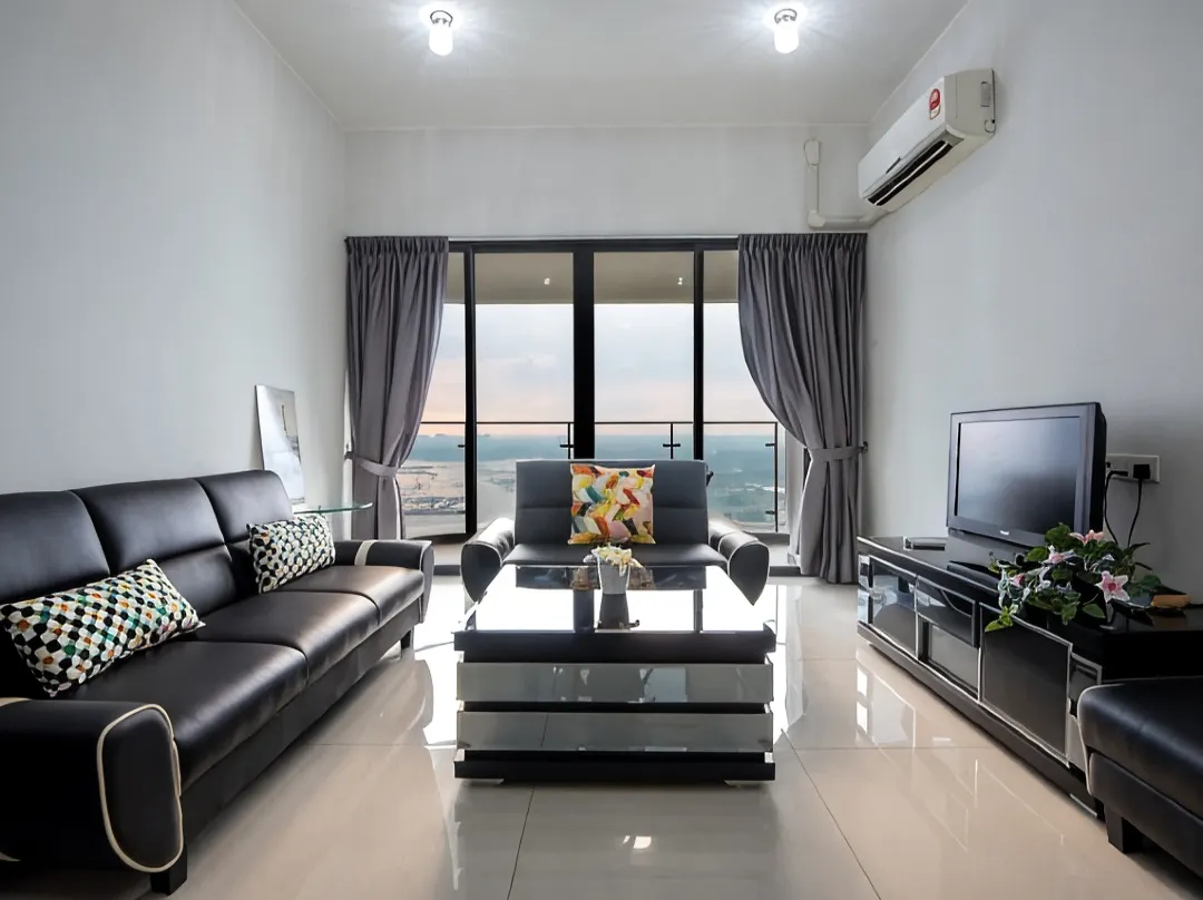 Chic 3br In Danga Bay With Water Views & Parking - Johor Bahru