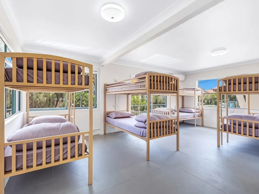 Surf Inn Boutique Backpackers - Free Breakfast - Surfers Paradise