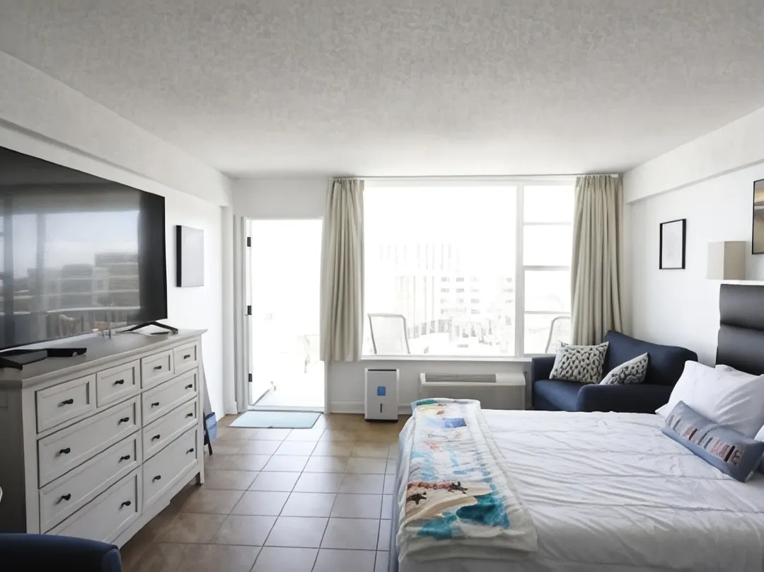 Pool Luxury Oceanfront Family Getaway W/ Balcony - Ormond Beach, FL