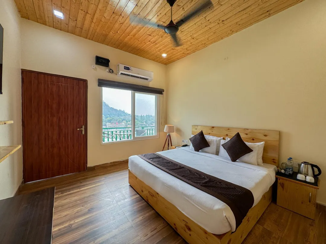 The Leisure Cave On The Ganges - Rishikesh
