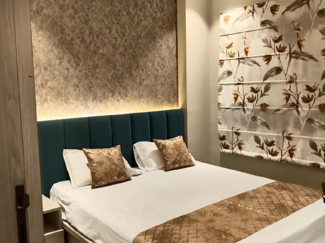 Hotel H Inn - Varanasi
