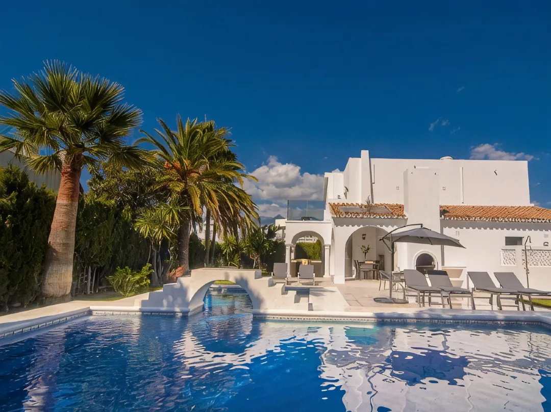 Garden With Pool On The Beach - Marbella