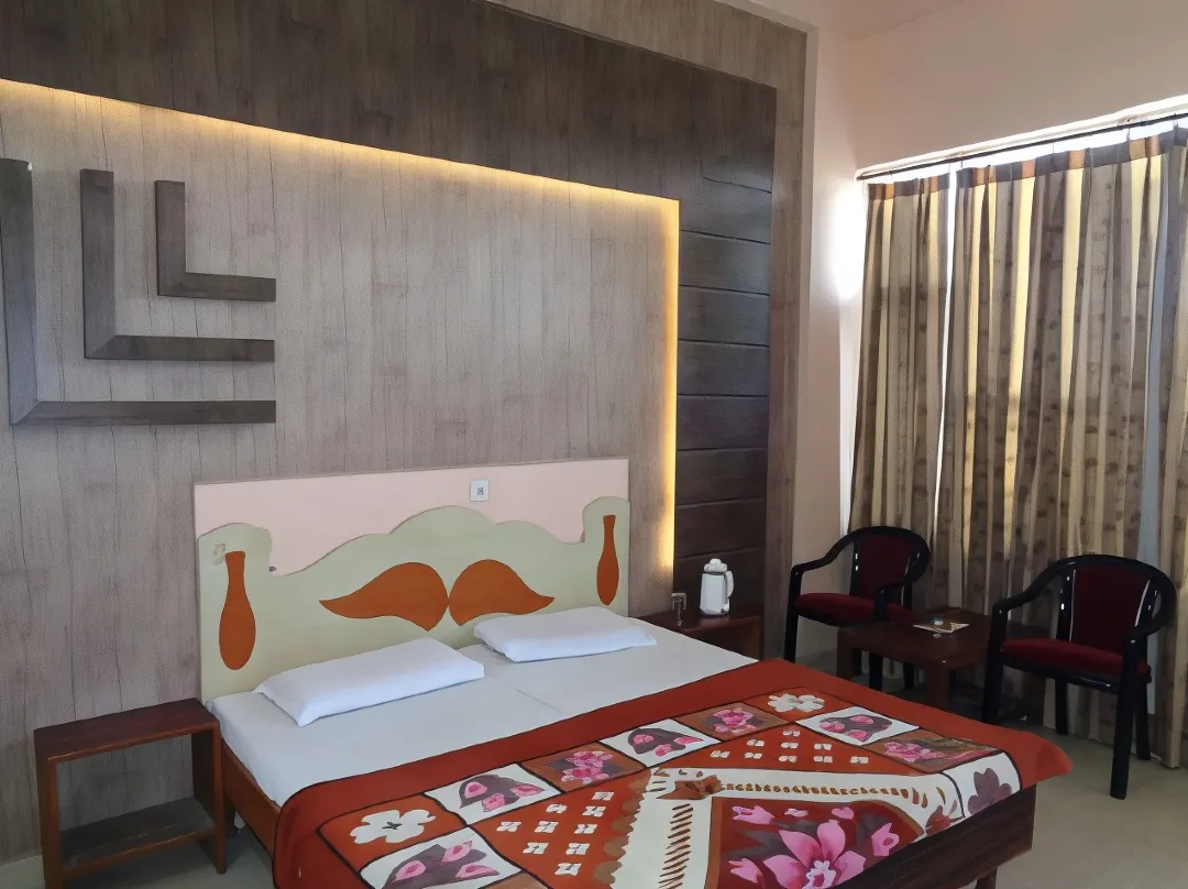 Goroomgo Hotel Ishan Katra - Katra