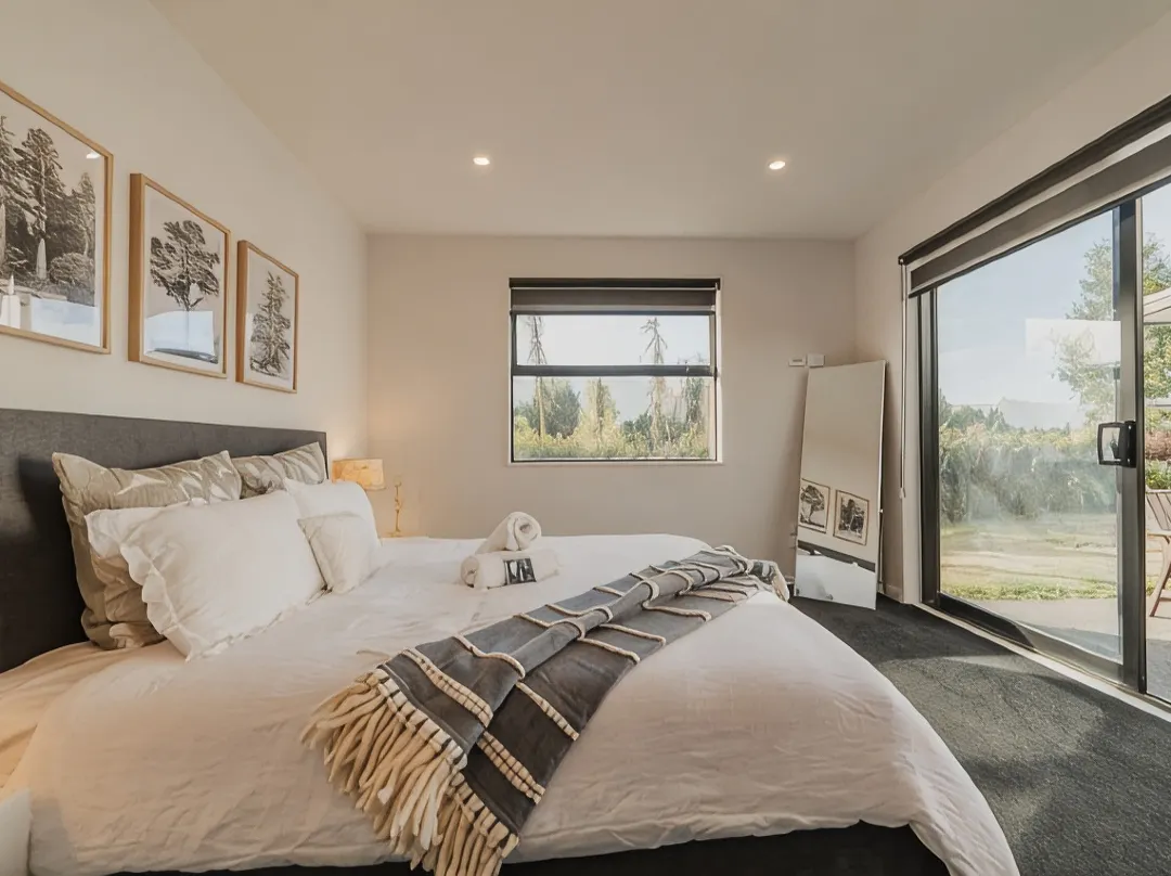 Zenith Escapes Your Quintessential 4br Haven - Christchurch