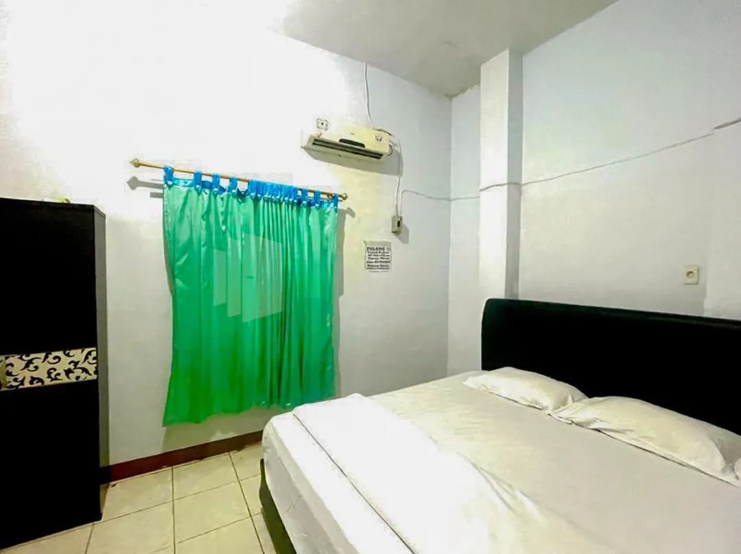 889 Guesthouse Redpartner - Medan
