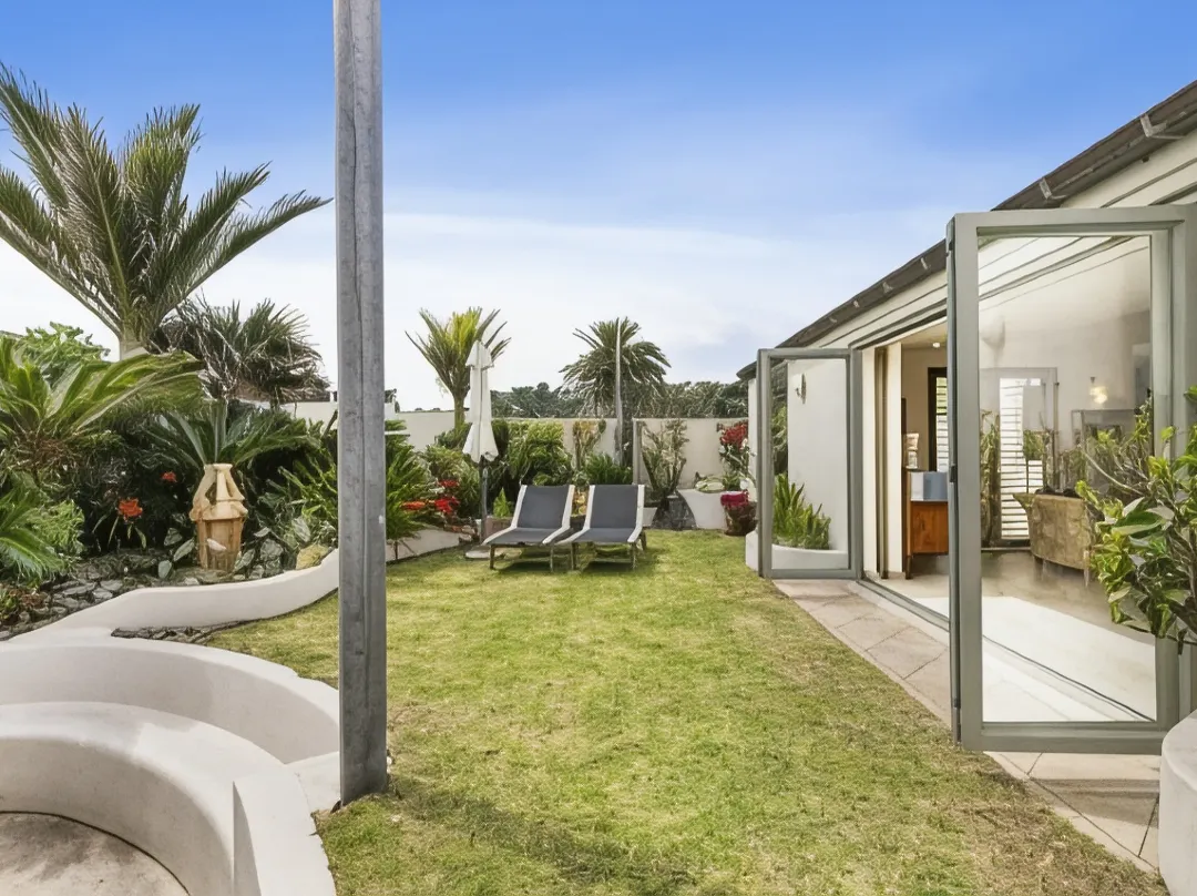 Beachfront On Waiheke - Waiheke Island