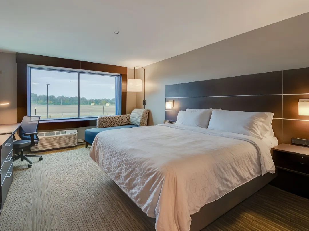 Holiday Inn Express & Suites Union City - Union City, TN