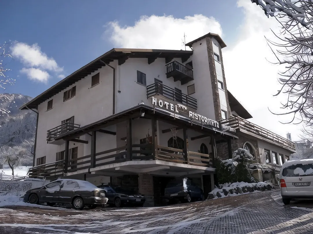 Hotel Ristorante Sassi Rossi - Comer See