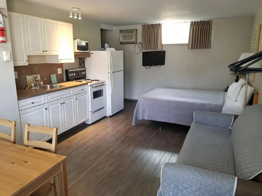 Osoyoos Lakeview Inn & Suites - 奧索尤斯