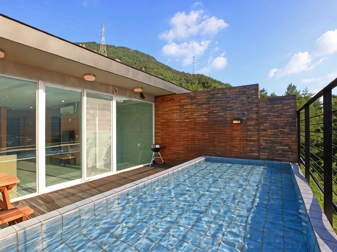 Sancheong Family Poolvilla - Yeosu-si