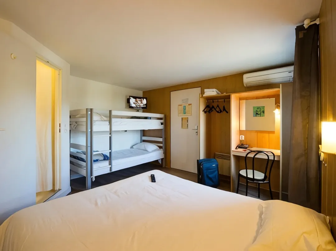 Brit Hotel Essentiel Pau - Lescar - Lescar