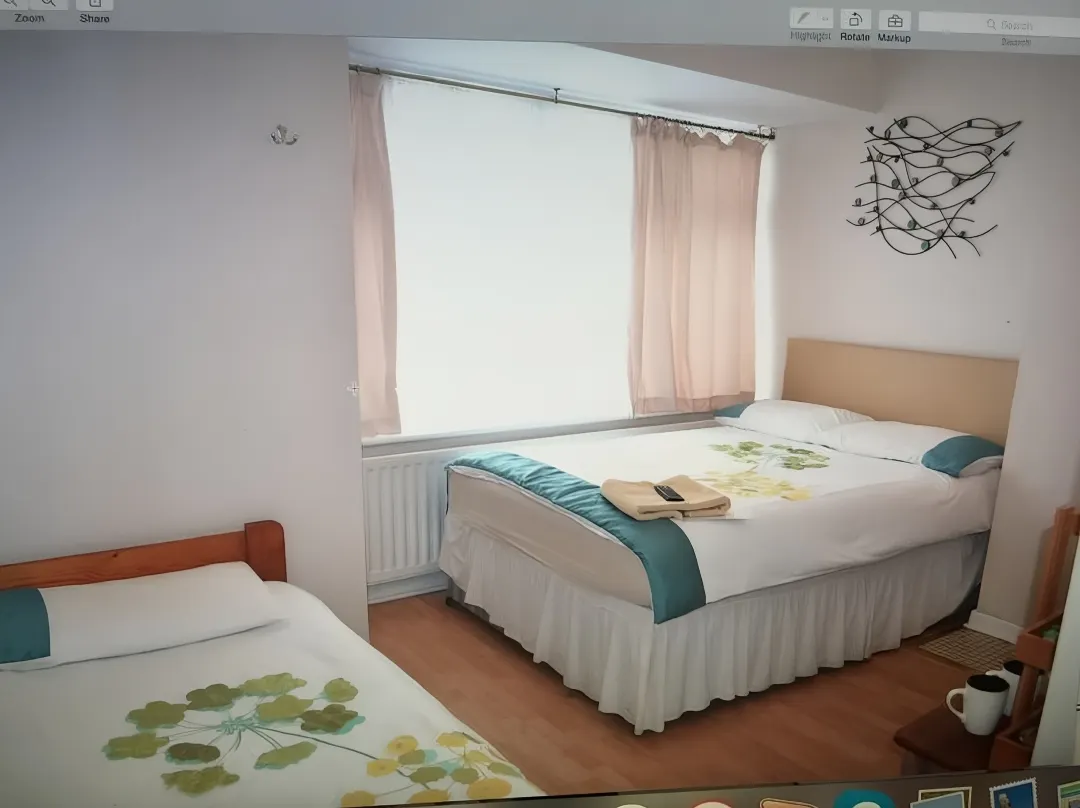 Family Room Sleeps 3 With 1 Double And 1 Single Bed Ground Floor Private Shower - Hayes