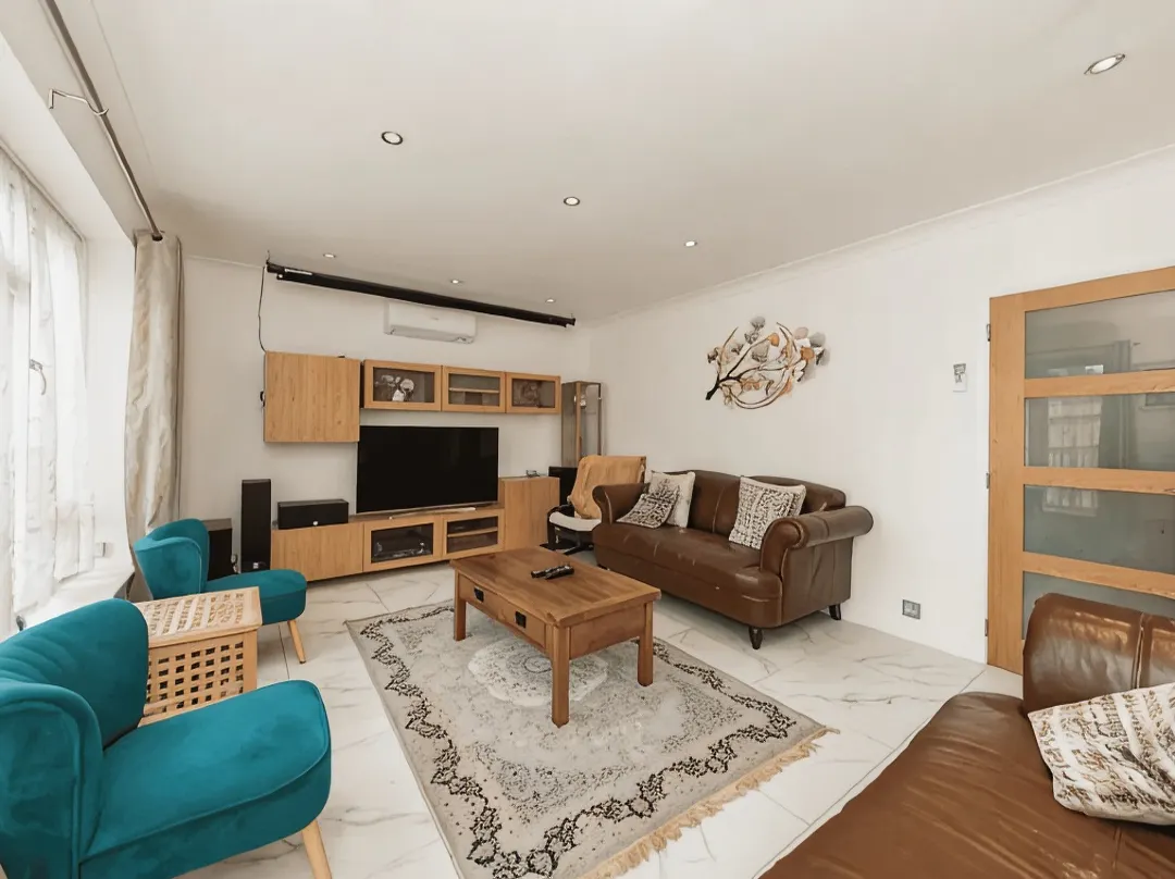 Spacious 3br Home Playroom & Free Parking - Reading