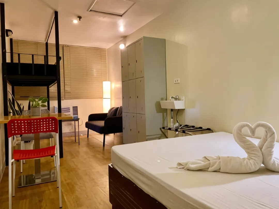 Burgos Hub Hostel - Makati