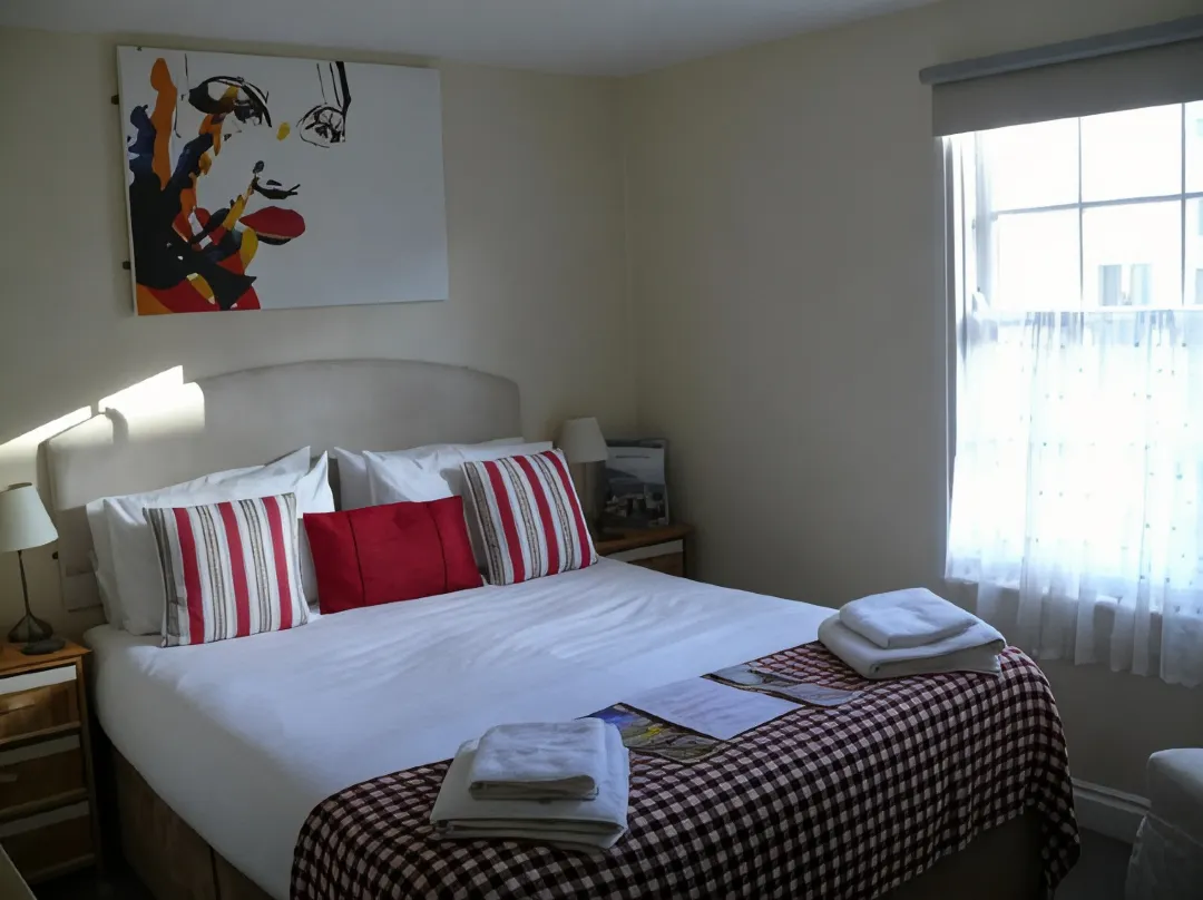 Bow Street Runner - Hove
