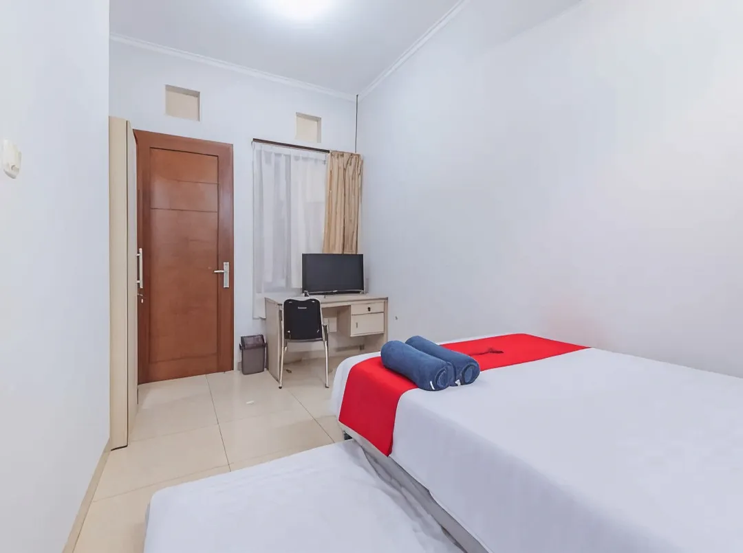 Reddoorz Near Kiara Artha Park - Bandung