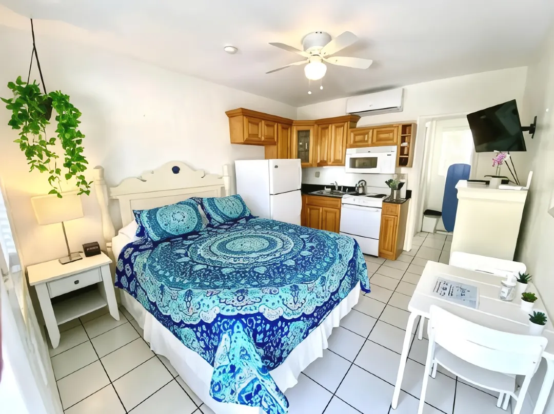 Southwinds Inn By The Gold Nests - Hallandale Beach, FL