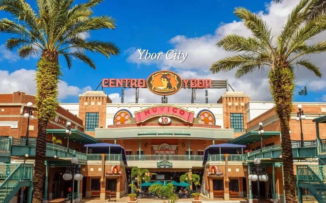 Heated Pool And Fire Pit Oasis - Charming Florida Retreat - Indian Rocks Beach, FL