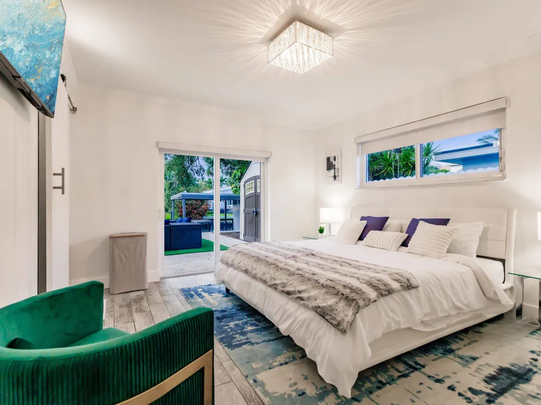 Bnb Hyperion | 5b Home W Pool, 2 Parking & Hot Tub - Surfside, FL