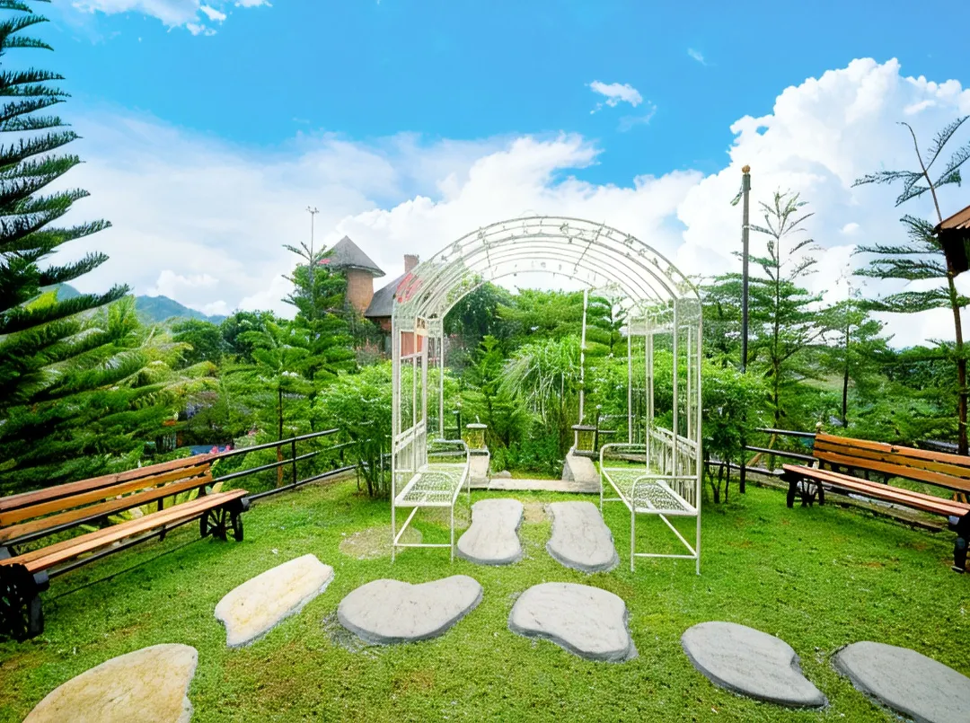 Edensor Hills Villa, Resort & Café Sharia - Bogor