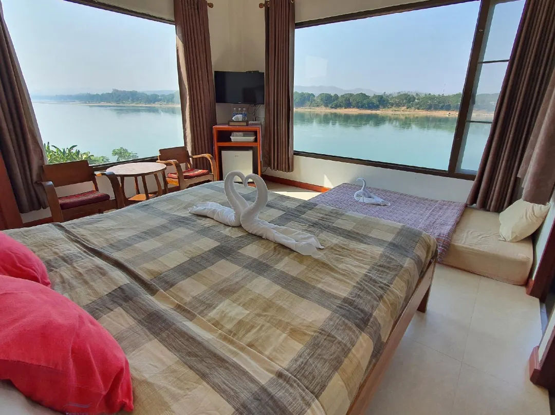 Chandra Varin Riverfront - Chiang Khan