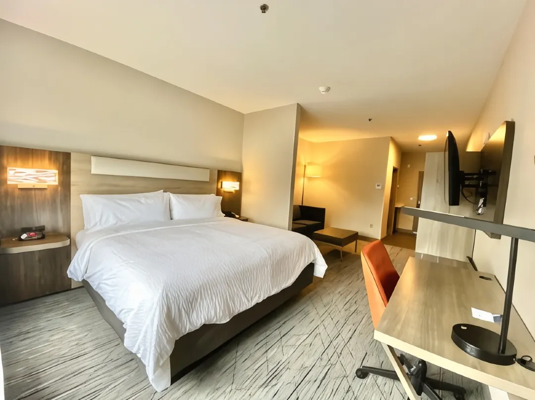 Holiday Inn Express & Suites Elyria - Oberlin, OH