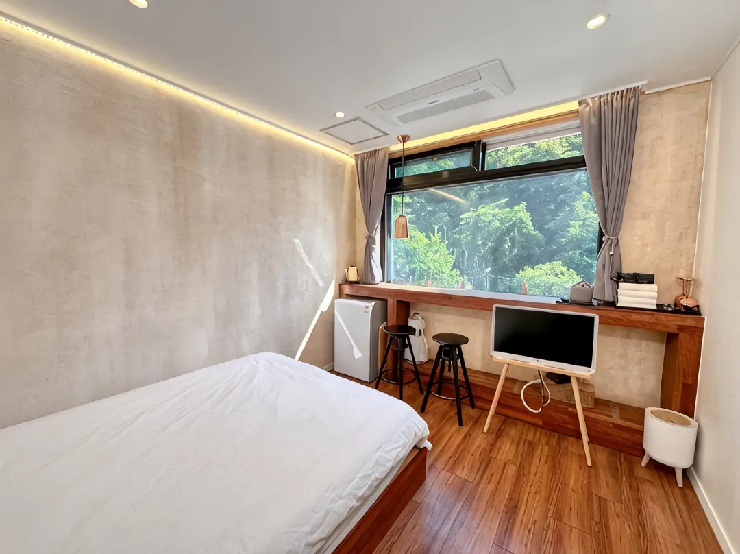 Sokcho Floating Whale Seorak Dojeok Waterfall Stay - Inje-gun