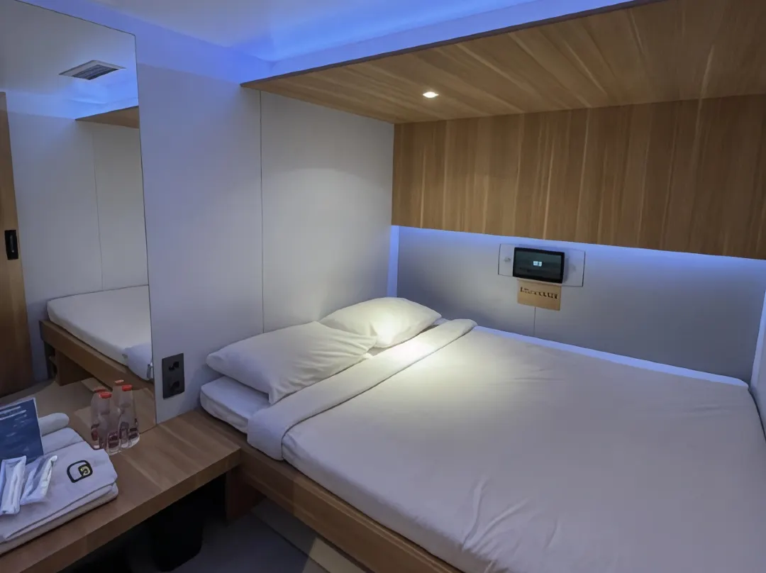 Jakpod Capsule Hotel - Jakarta