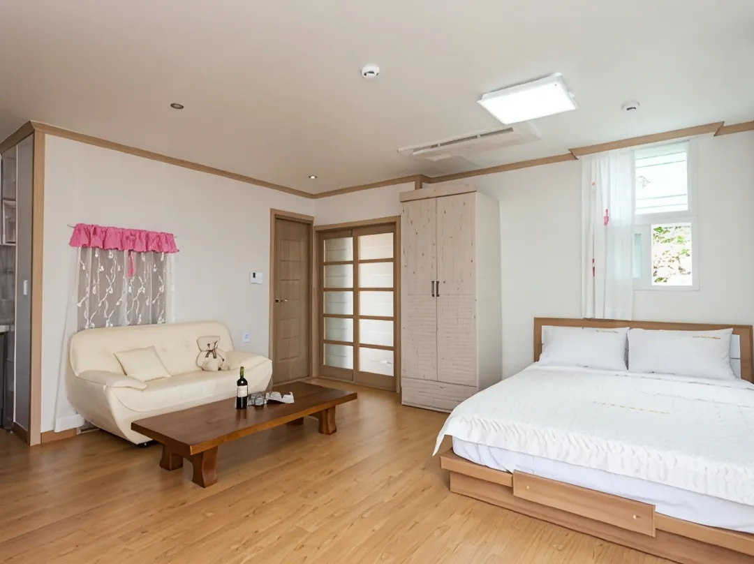Gyeongju Jusangjeolli Pension - Gyeongju-si