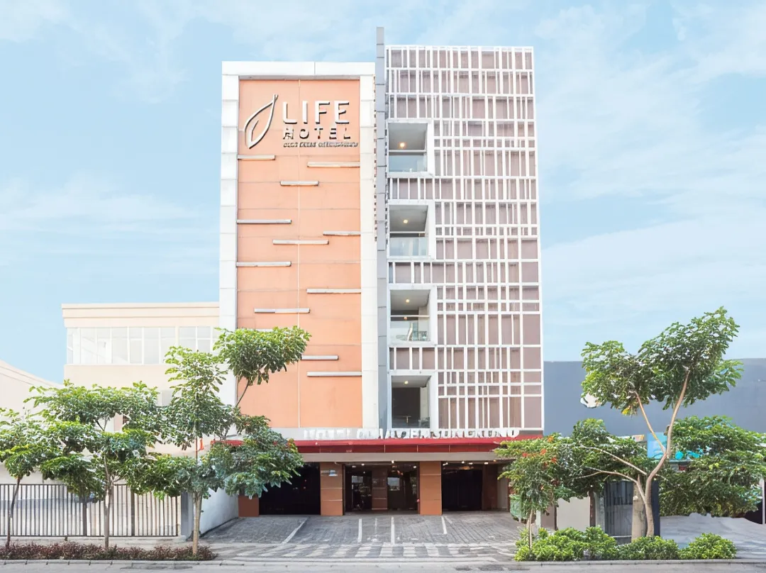 Life Hotel Mayjend Sungkono - Surabaya