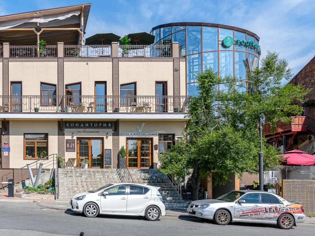 V Hotel&rooftop Lounge Hotel - Владивосток
