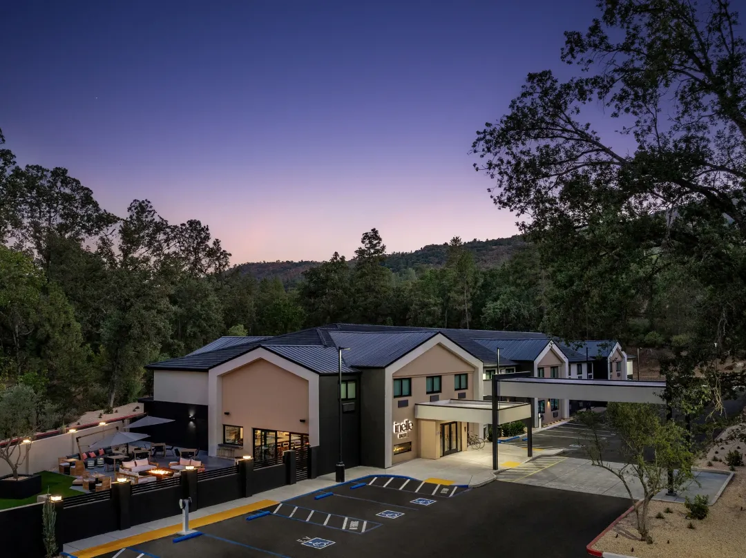 The Inelle, Oakhurst Yosemite, A Tribute Portfolio Hotel - Bass Lake, CA