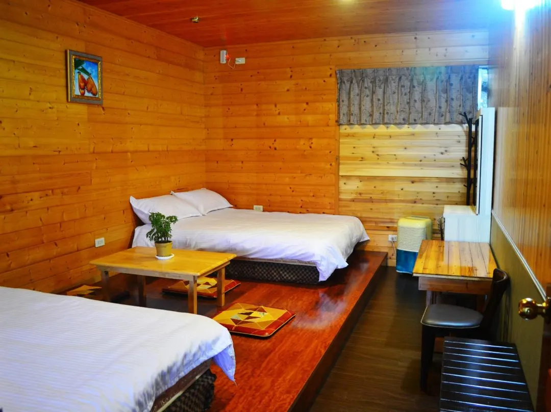 Alishan Chung Ming Pottery Habitat Houses - Alishan Township