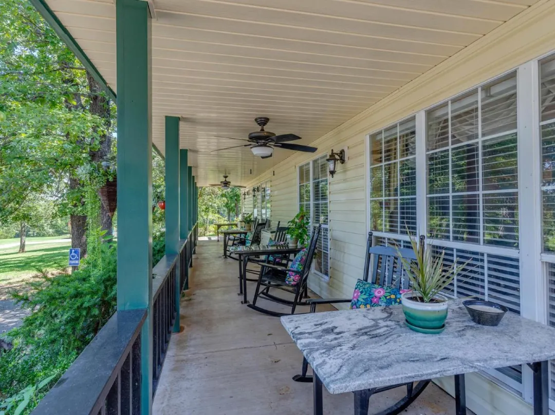 The Whispering Pines Inn Bed & Breakfast - Oklahoma