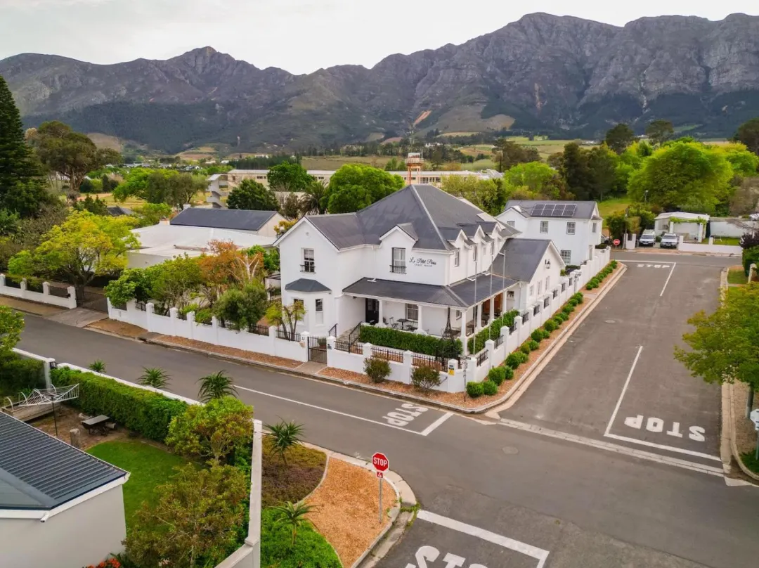 Le Petit Paris - Franschhoek