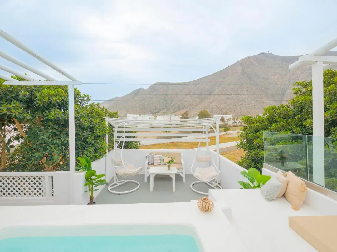 Loukas & Emma Eco Houses - Santorin