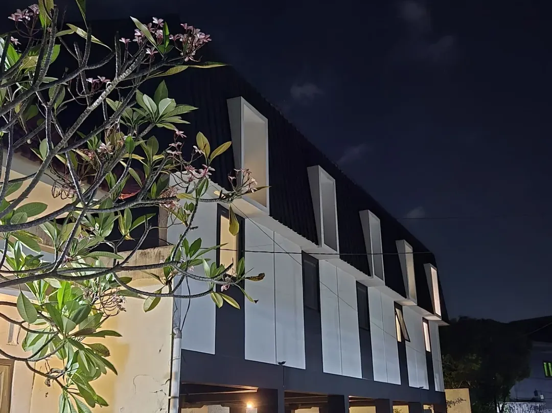 Mezzanine Kost - Jember