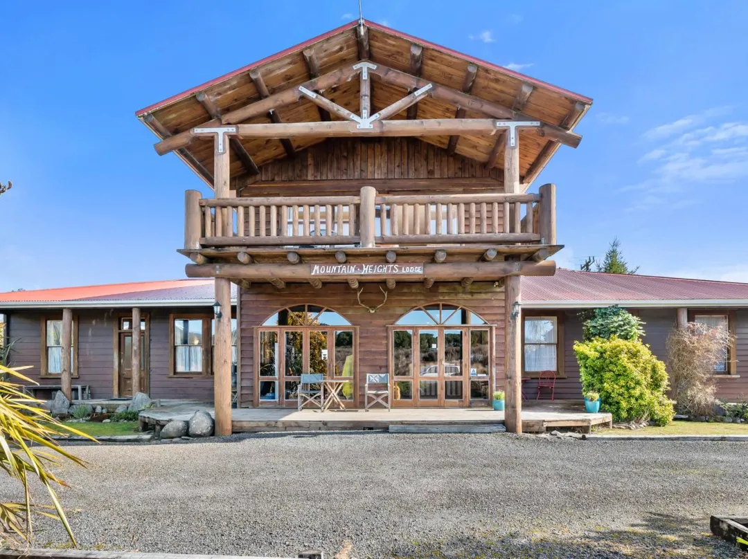 Mountain Heights Lodge - National Park - New Zealand