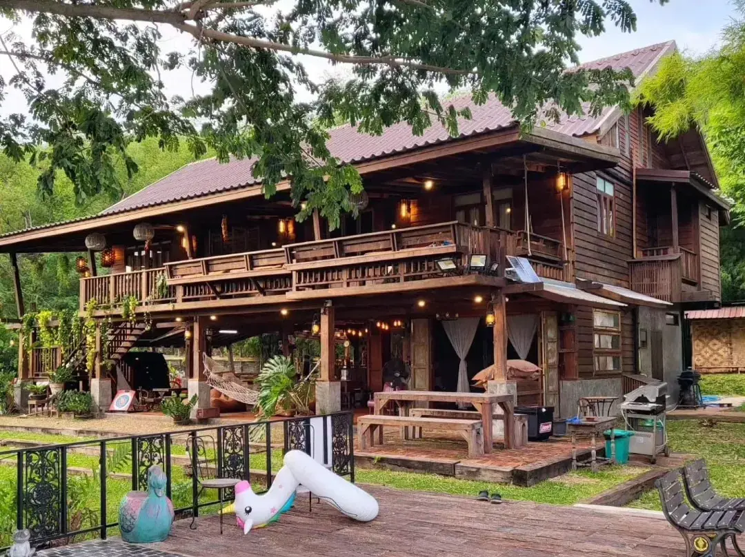 Baanfarangkhaoyai - Muak Lek District