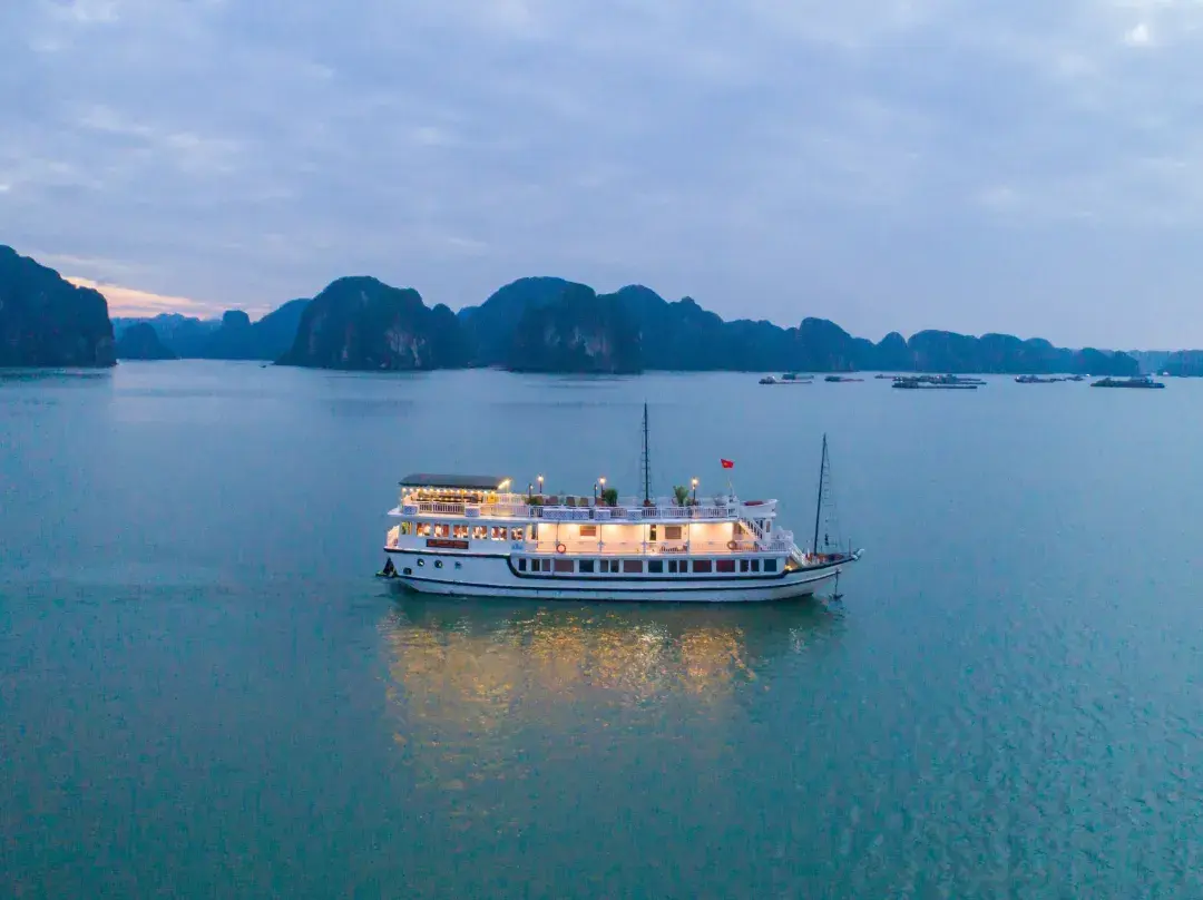 Ruby Cruise - Quảng Yên