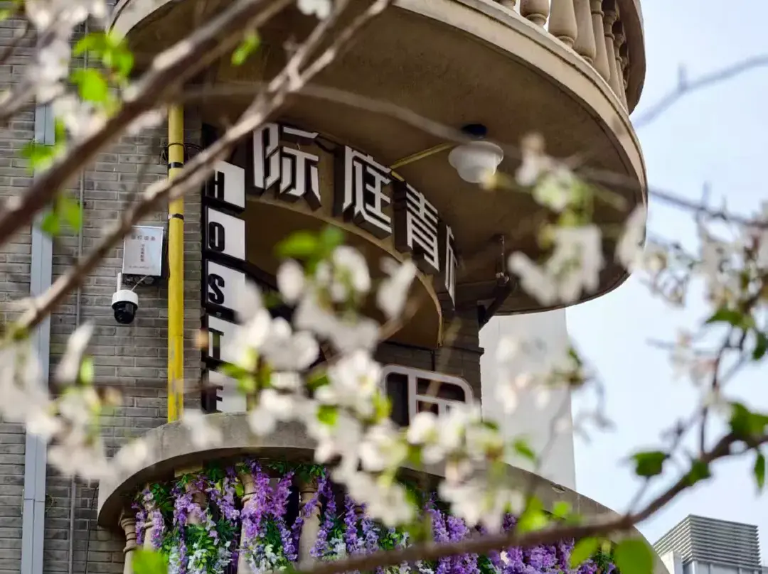 Jiting Hostel- Nanjing West Road Metro Station - Shanghai