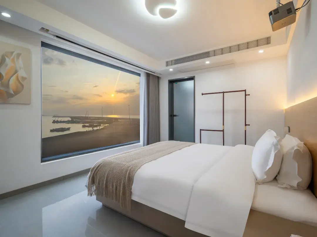 Light Luxury · Haitian One-color Sea View Hotel - Lianyungang