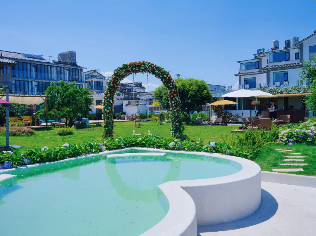 Zhao Ri Xian Yun Seaview Hotel - Dali