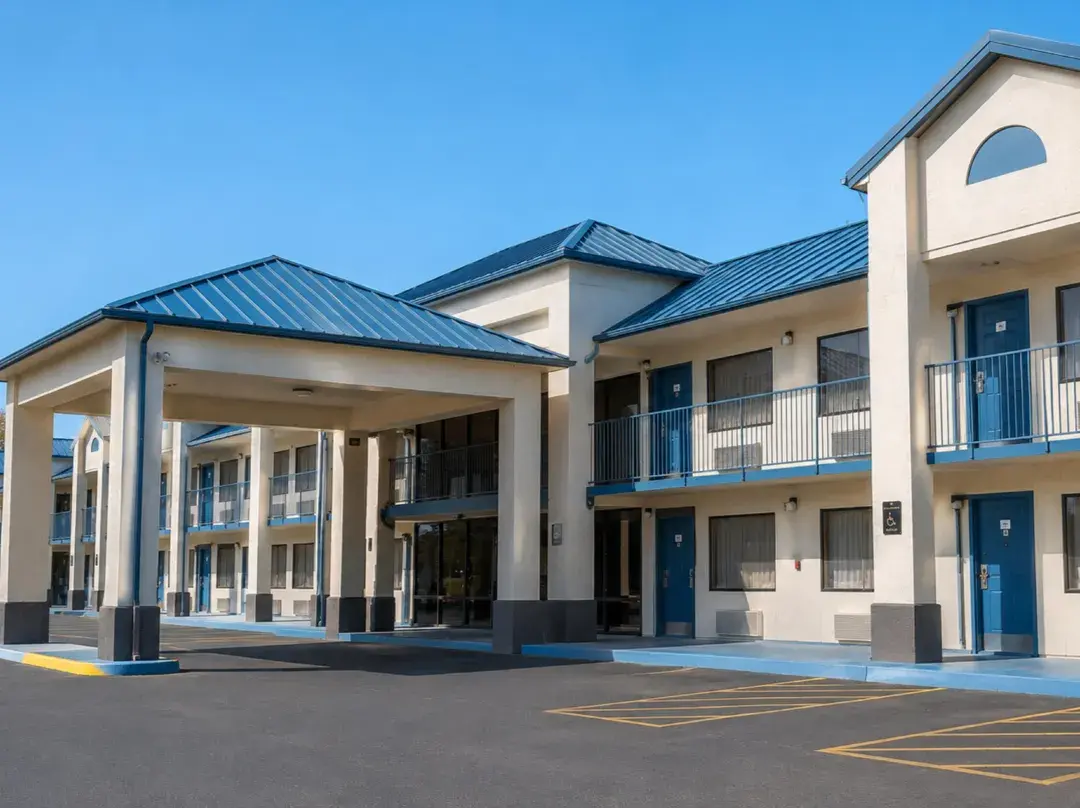 Eco Lodge Inn & Suites Bentonville Near I 49 - Bentonville, AR