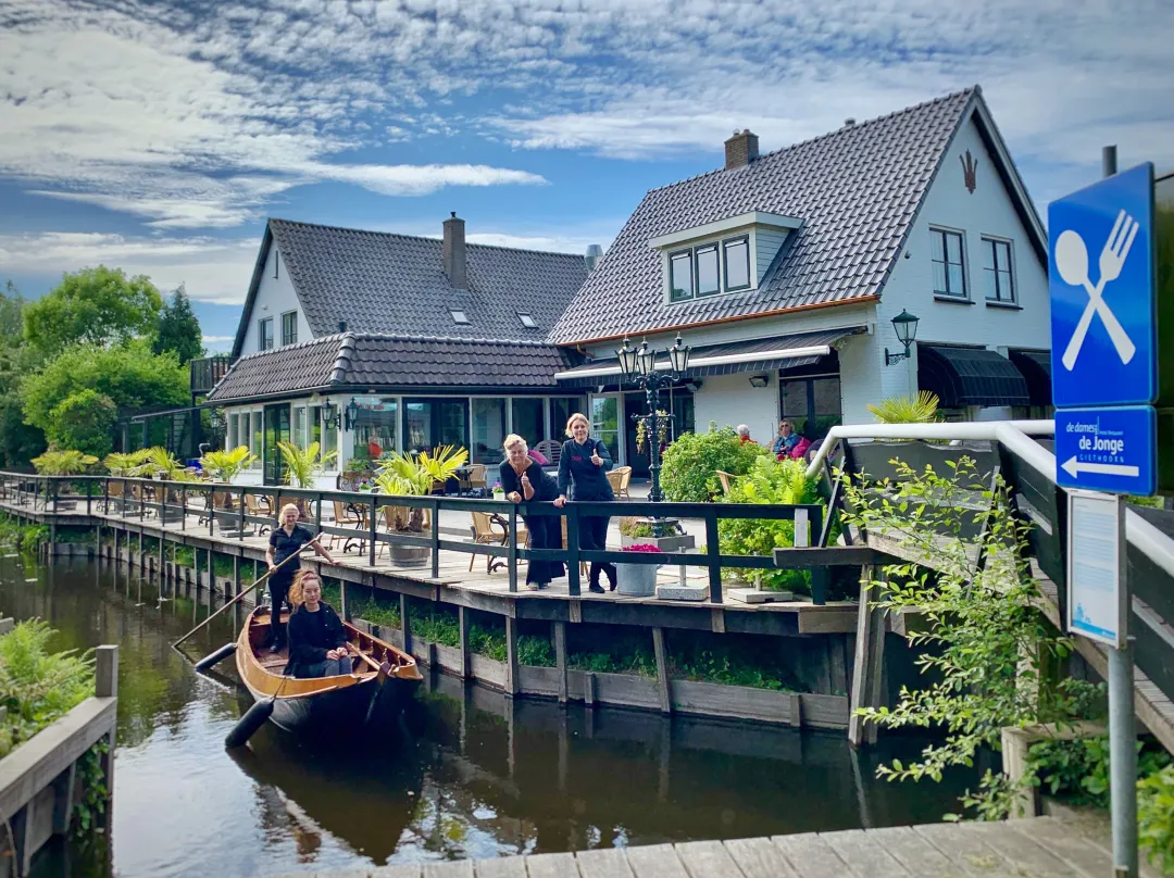 De Dames Van De Jonge Giethoorn Hotel Old Village - Giethoorn