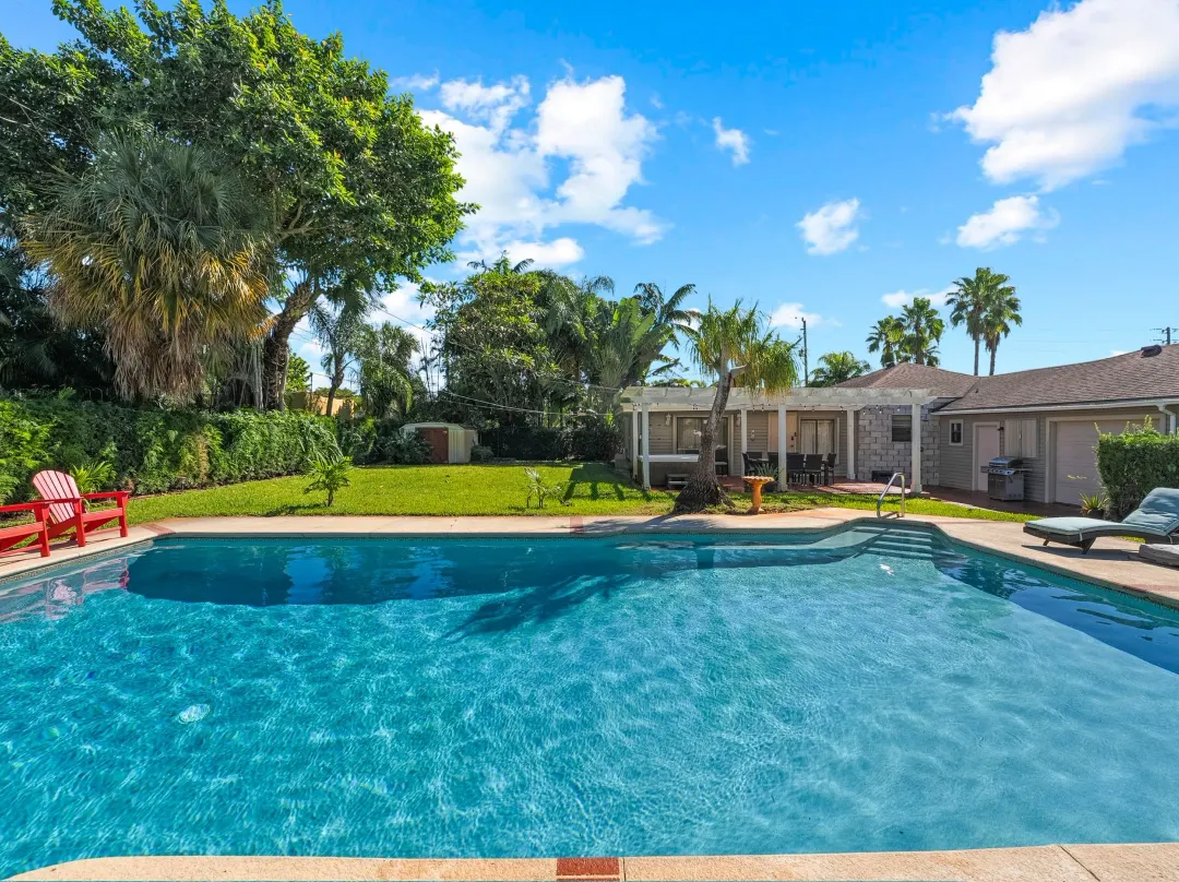 Beautiful Home In West Palm Beach With Largest Pool And Jacuzzi - Palm Beach, FL
